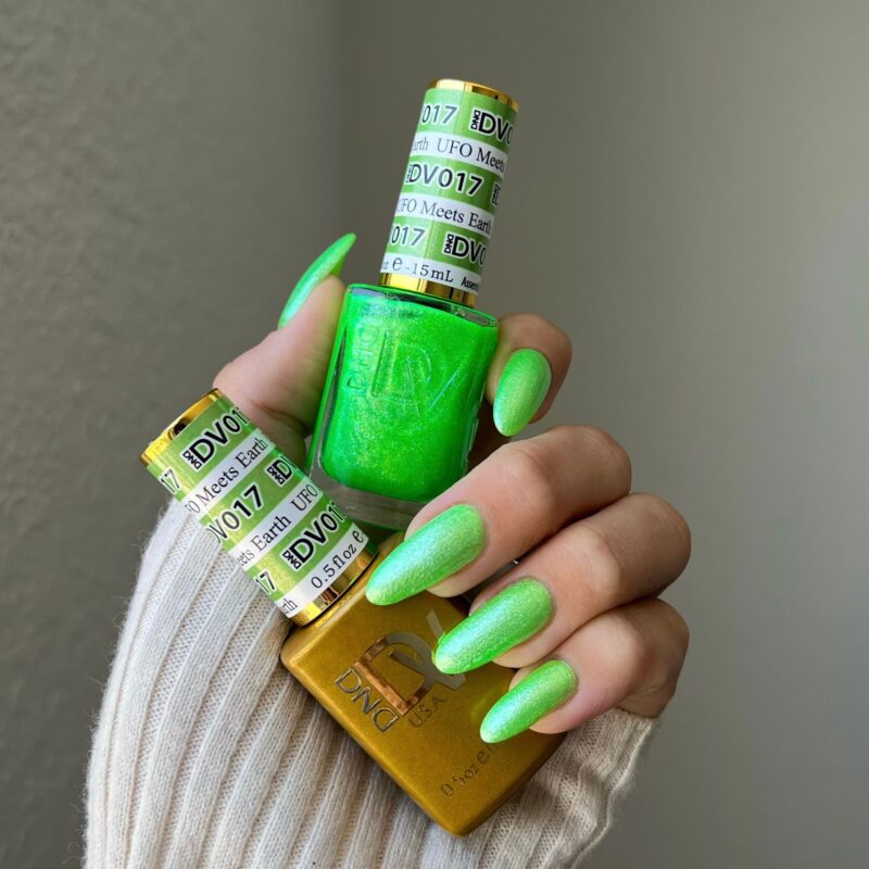 DND - Diva Duo - UFO Meets Earth - #017 - Green Gel & Lacquer Polish ...