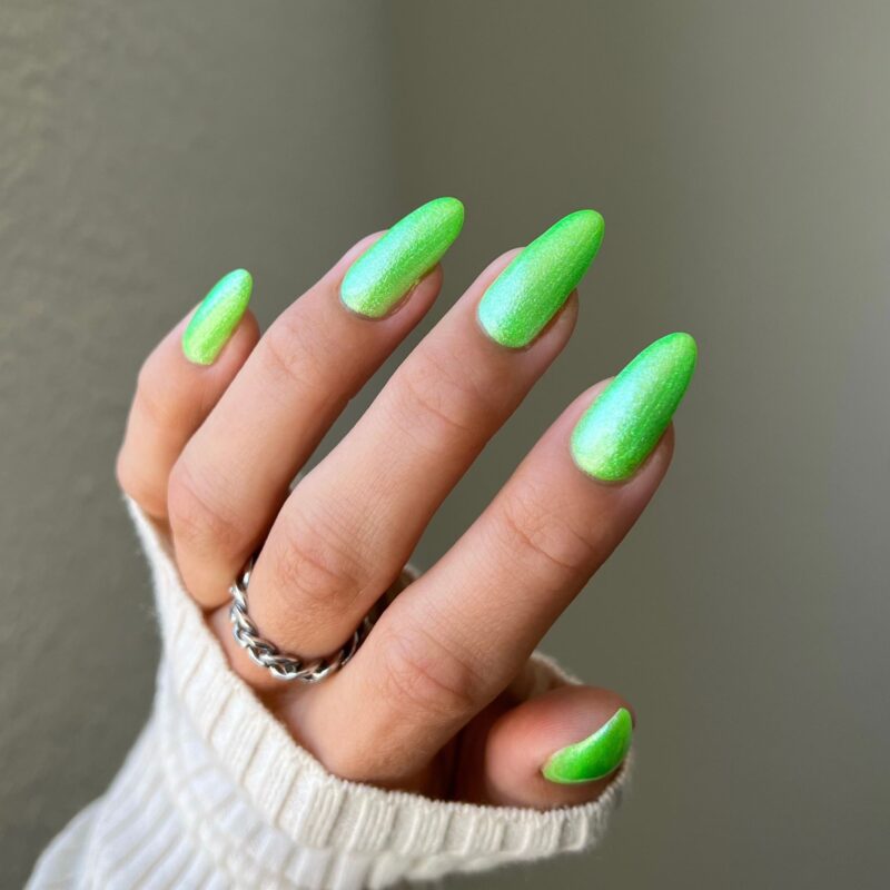 DND - Diva Duo - UFO Meets Earth - #017 - Green Gel & Lacquer Polish ...