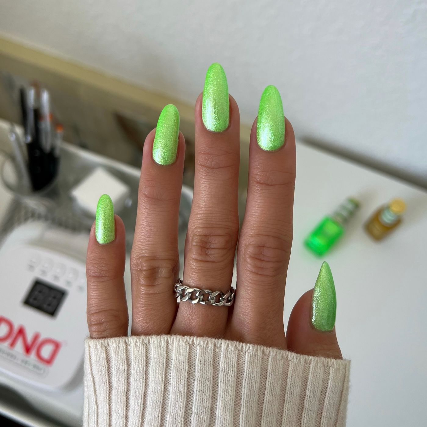 DND - Diva Duo - UFO Meets Earth - #017 - Green Gel & Lacquer Polish ...